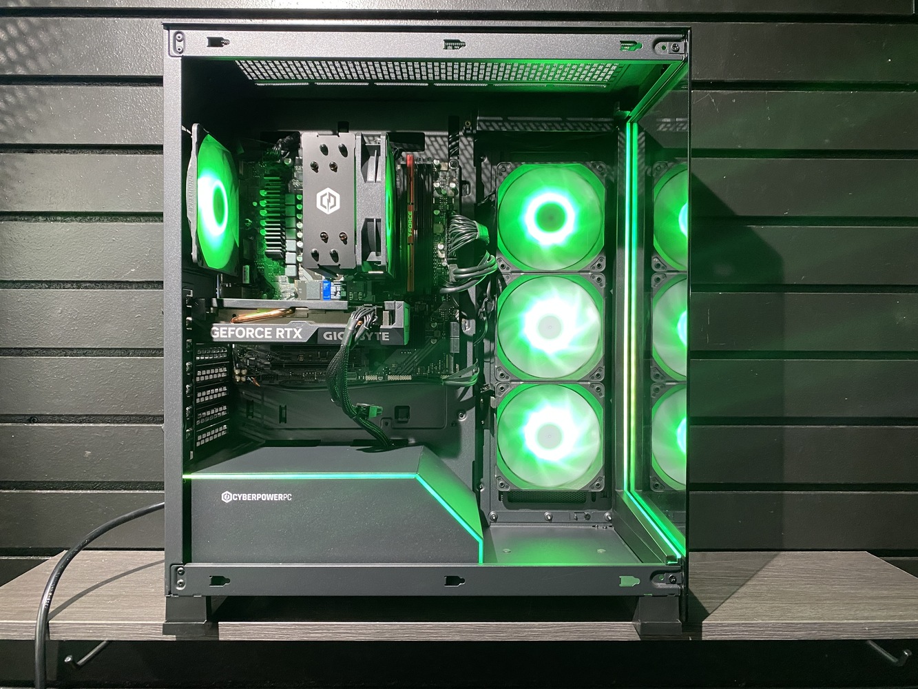 CyberPower PC Desktop Ryzen 7 8700F - 4060 8GB VRAM - 16GB RAM - 2TB ...